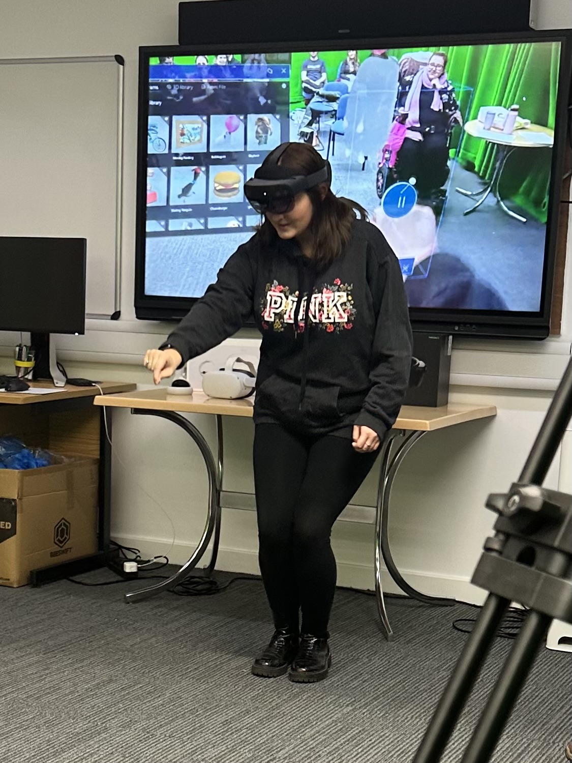Students explore the role of virtual reality in speech and language ...
